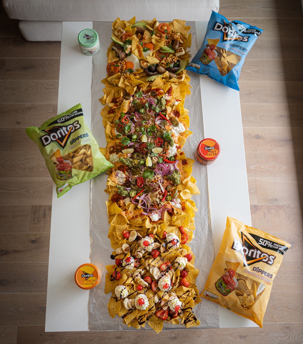 SAM THOMPSON AND PETE WICKS IN THE DORITOS NACHO TABLE CHALLENGE ...