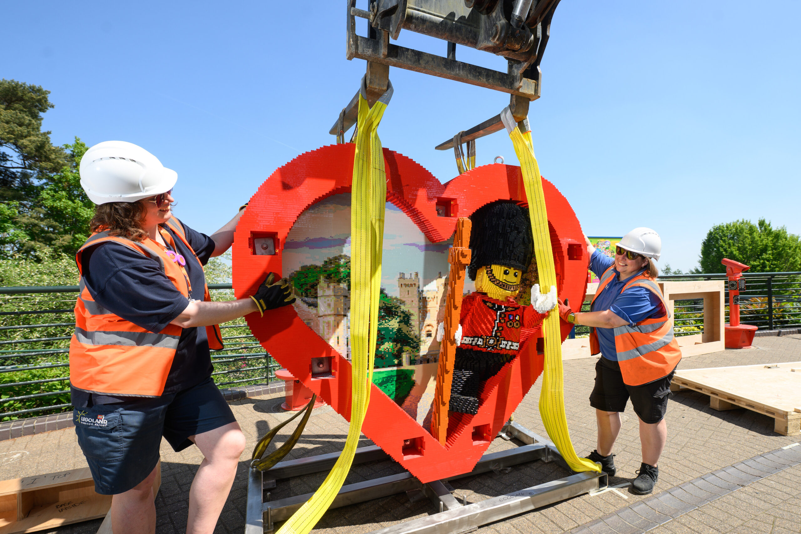 PLAY YOUR HEART OUT! LEGOLAND WINDSOR RESORT MODEL MAKERS PUT FINISHING ...