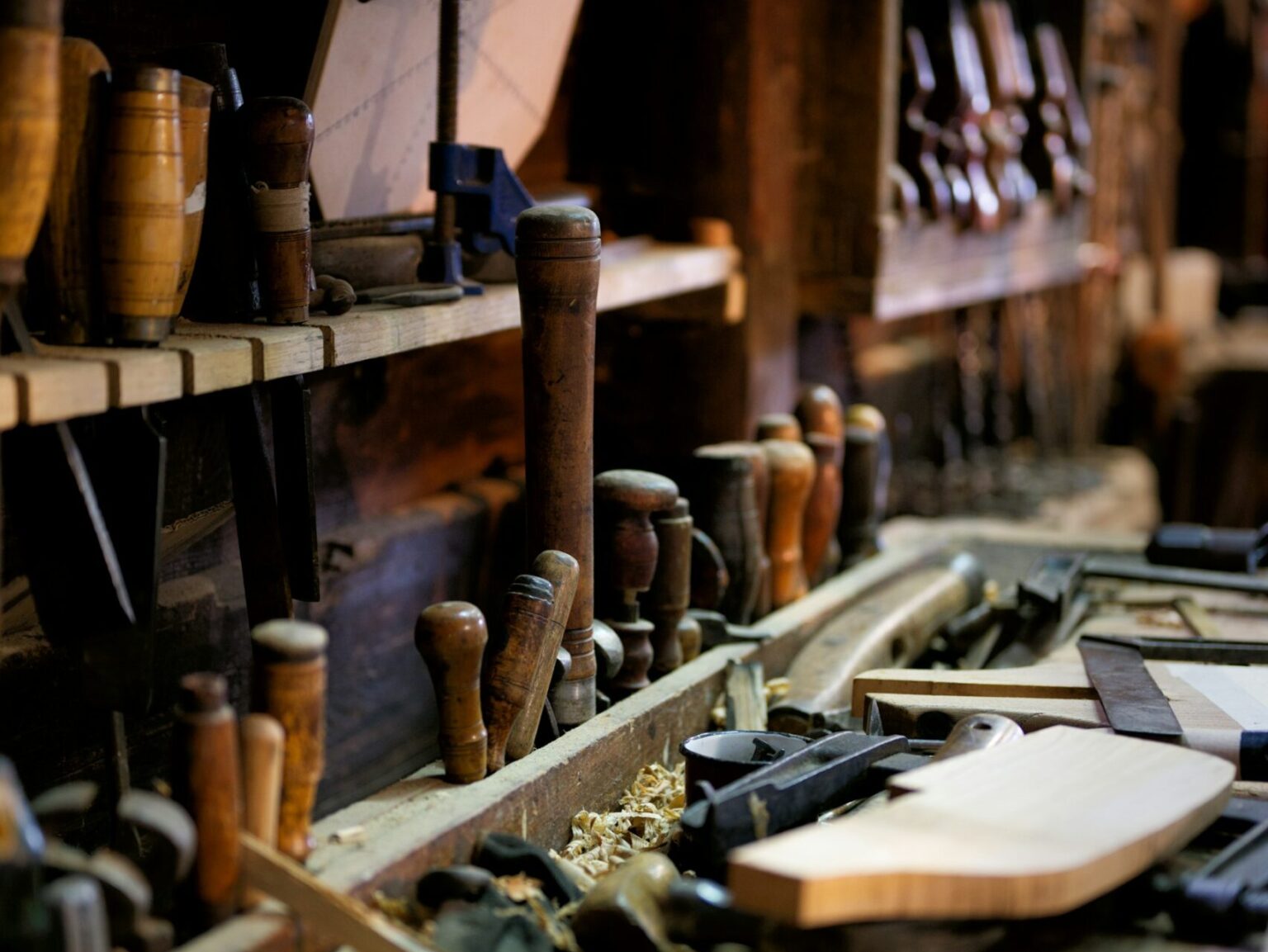 How to Choose the Right Wood Handle Shape for Your Tool - Verge Magazine