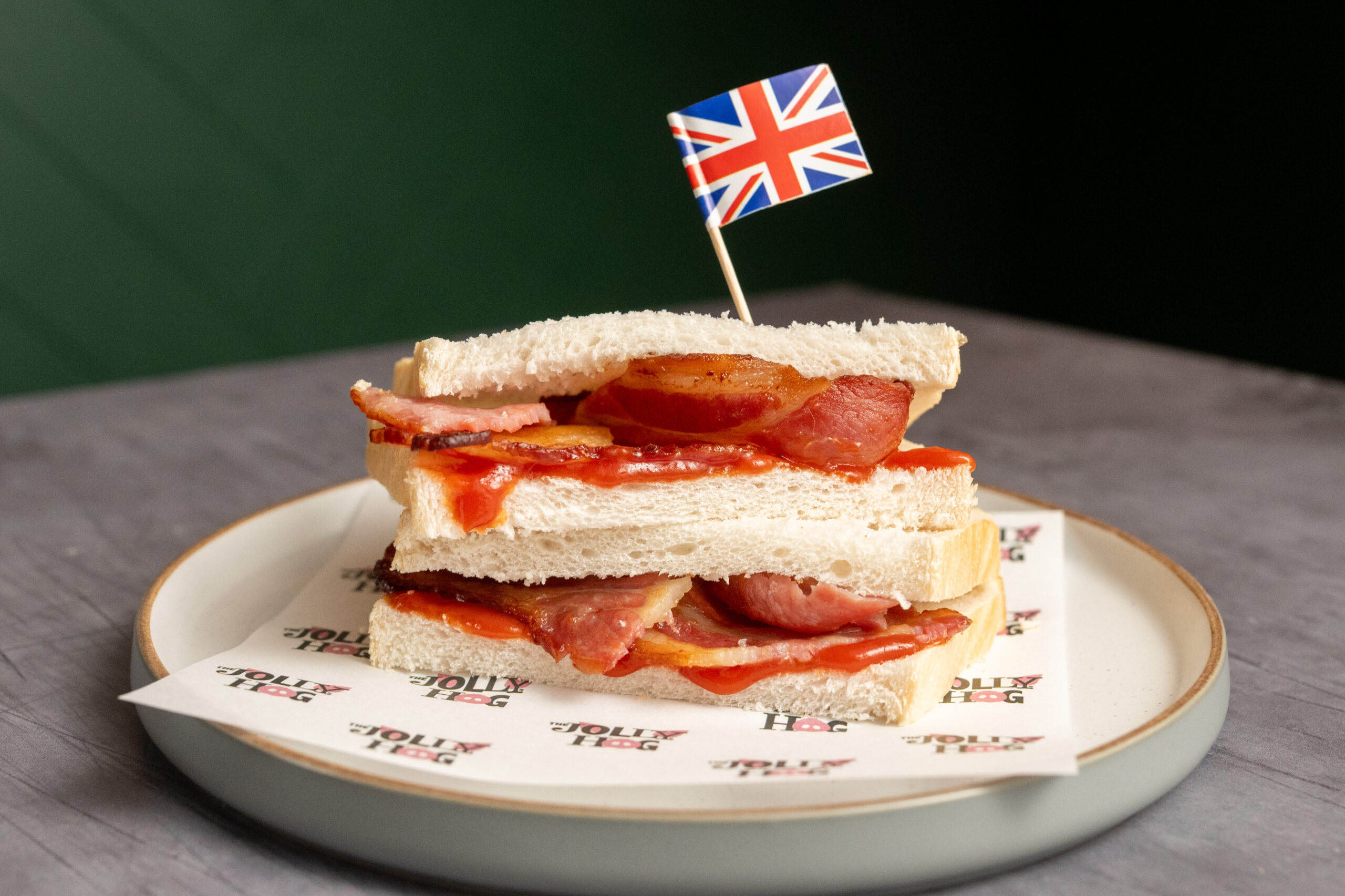 THE GREAT BRITISH BACON SANDWICH DEBATE: HOW THE NATION REALLY BUILDS ...