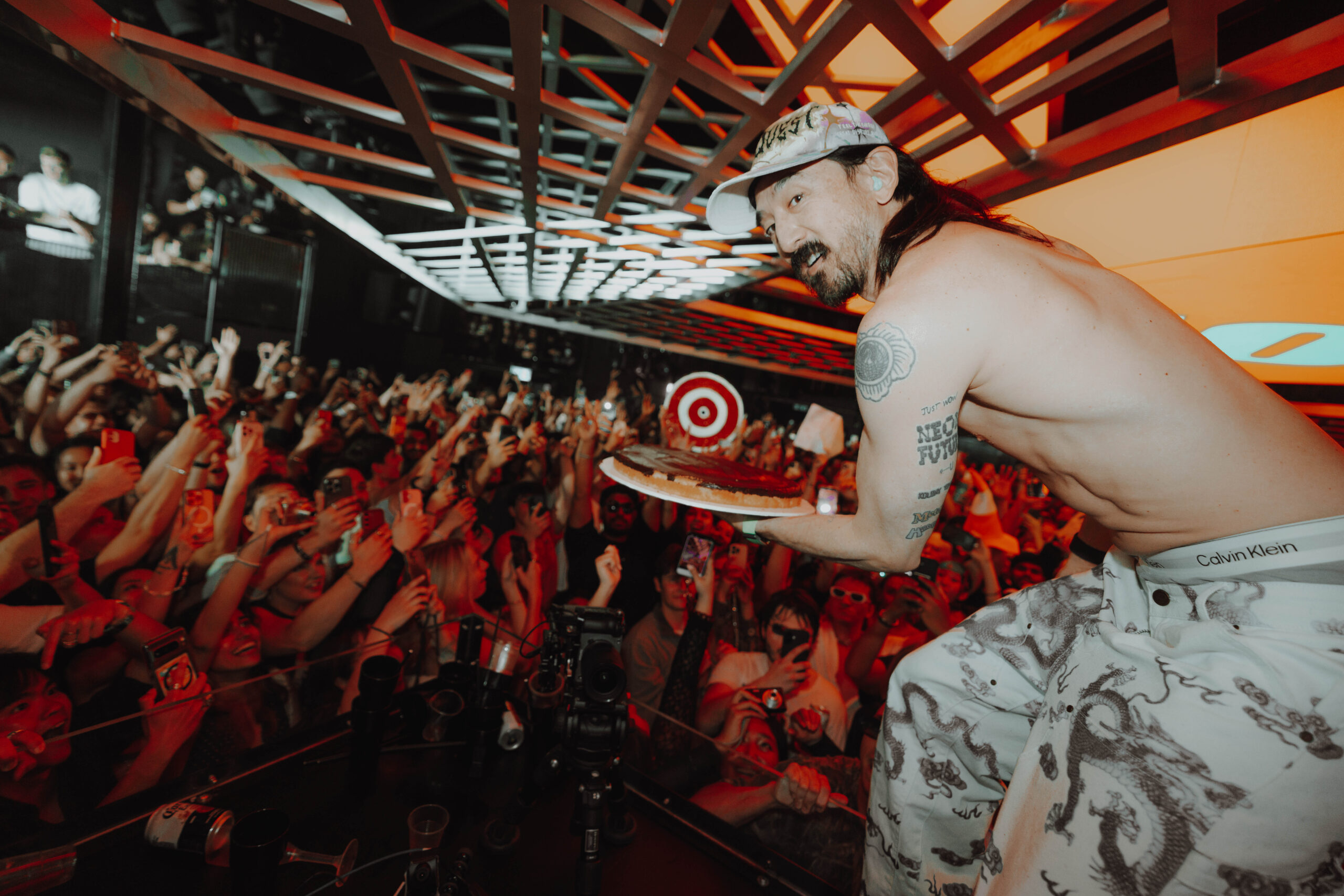STEVE AOKI REIGNITES THE JAFFA CAKE VS BISCUIT DEBATE WITH SURPRISE ...